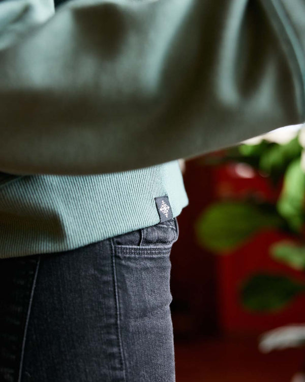 Women's Rooted Crop Crew Sweatshirt - Pine - Ski The East